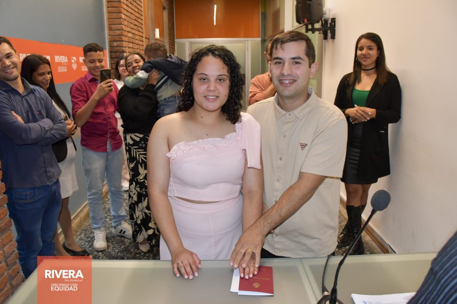 Erika y Willian protagonizan el casamiento número 100 del año en la Intendencia de Rivera ...